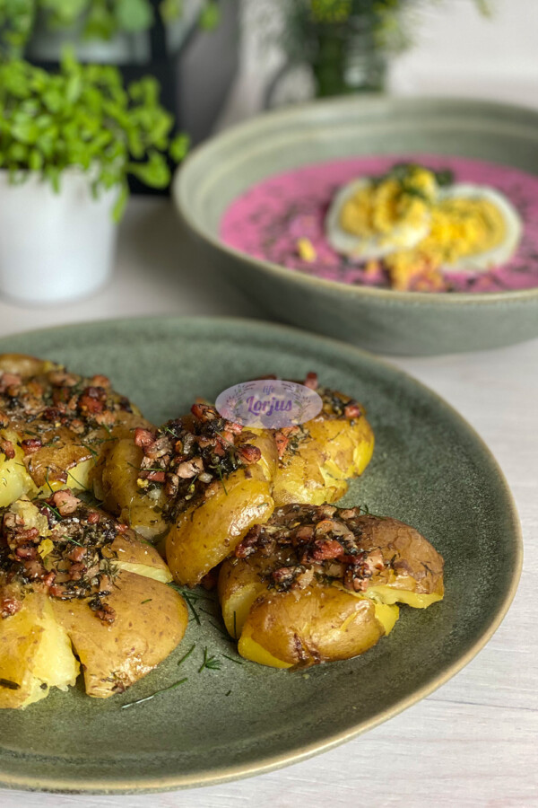 Traiškytos bulvytės su česnakiniu sviestu ir šonine – Lorjus Life